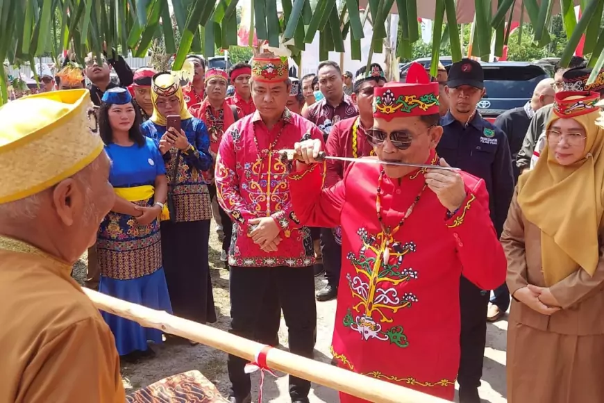 Nusapaper.com: Agustiar Sabran Tekankan Peran Mantir Adat dan Damang ...